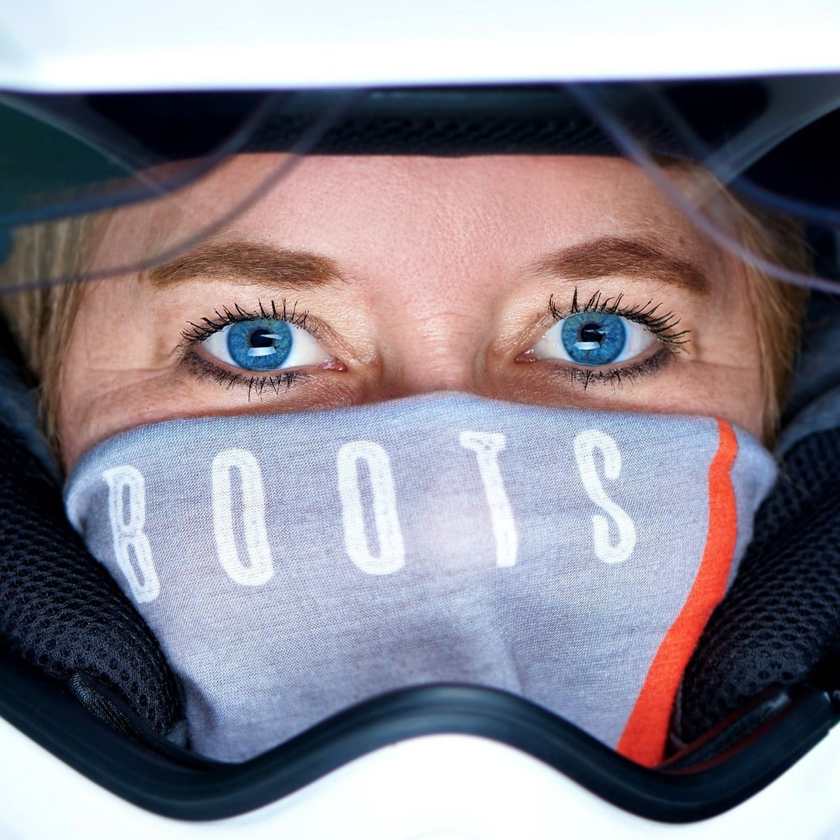 Noraly Schoenmaker (Itchy Boots): Inspiring Solo Motorcycle Adventures